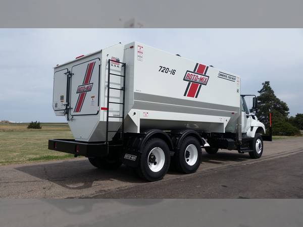 Rotomix 720 16 Feed Grinder Mixer New Unit Roto Mix Dodge City Kansas
