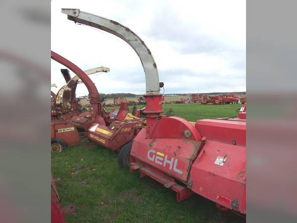 Gehl CB1265 Pull Type Forage Harvester #16380 Apple Farm Service Inc ...