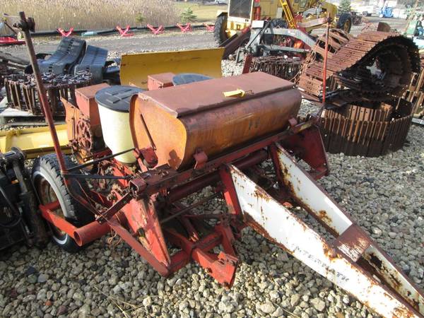 International 56 Planter/Row Unit (11878654) M-NOLAN FARMS, INC. LAPEER ...