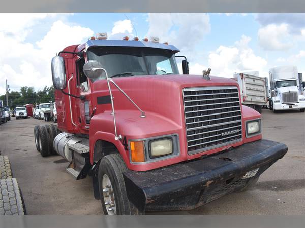 2011 Mack PINNACLE CHU613 Cab and Chassis Truck #1M1AN07Y4BM007305 DON ...