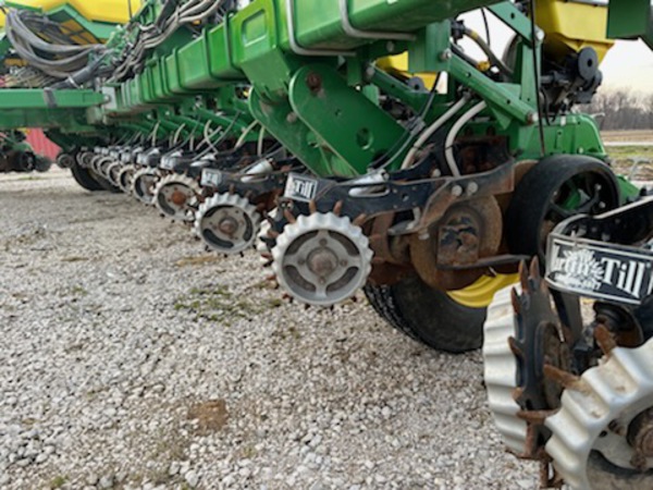 Martin-Till row cleaners Planter Part (24049553) Pepper Farms LLC ...