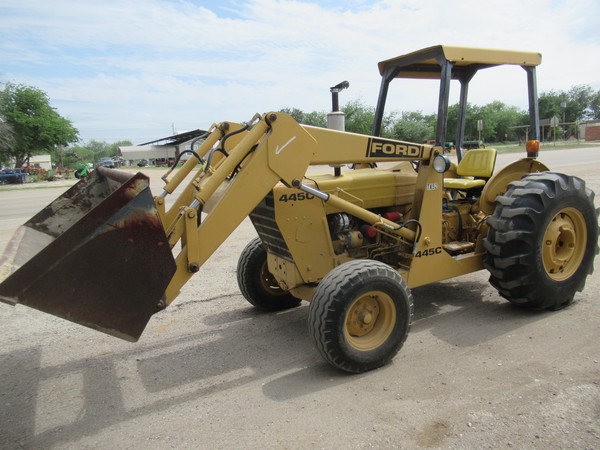 Ford 445C Tractor #901 HEILIGMAN EQUIPMENT, LLC CHARLOTTE Texas | Fastline