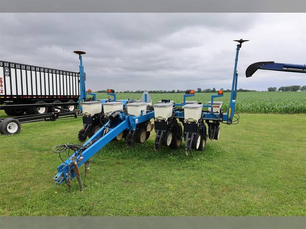 Kinze 3000 Planter/Row Unit #0011861 APPLE FARM SERVICE, INC ...
