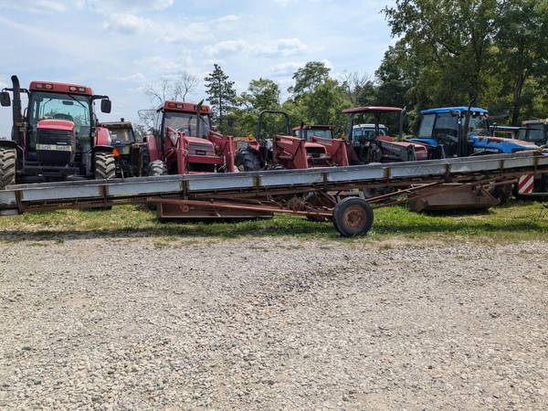 New Holland 155 Conveyor #16354 COLEMAN MACHINERY FARM EQUIPMENT SAINT ...