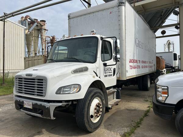 2016 Freightliner BUSINESS CLASS M2 106 Dry Cargo Box Truck ...
