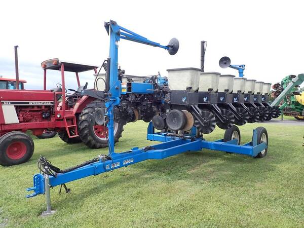 Kinze 2500 Planter/Row Unit #CALL OFFICE ST. ANNE AREA FARMERS ...