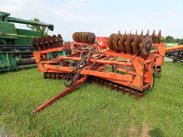 WHITE 256 Disc #CALL OFFICE ST. ANNE AREA FARMERS CONSIGNMENT AUCTION ...