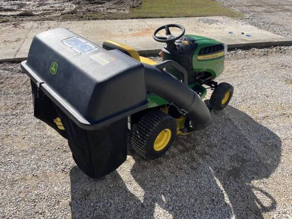 2013 John Deere D110 Riding Mower #1GXD110ECDD407984 James River ...