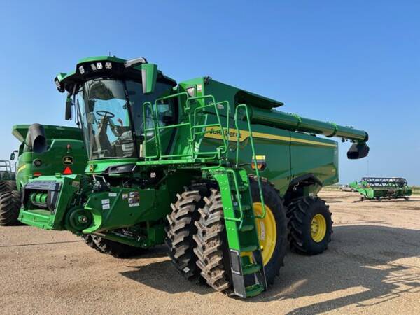 2025 John Deere S7 800 Combine #1H0S780SEST835819 PEDERSEN MACHINE, INC. BERESFORD South Dakota ...