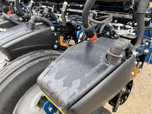 2026 Kinze 5900 Planter/Row Unit #123265 KOLETZKY IMPLEMENT INC ...